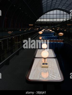 St Pancras station Brasserie and Champagne bar Stock Photo - Alamy