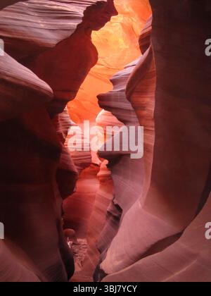The wave pattern along the sandstone walls of the Upper Antelope Canyon ...
