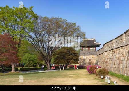 City walls of Hwaseong Fortress (UNESCO World Heritage Site), Suwon ...