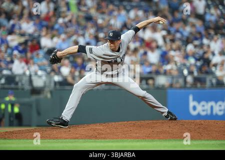 New York Yankees' Tim Hill pitches during the eighth inning of a ...