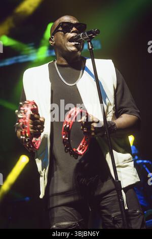 Ray Greene, singer of Santana live on Oneness Tour 2025 at the Berlin ...