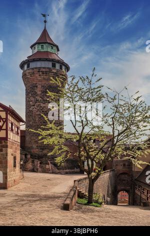 View of the Sinwell Tower of Nuremberg Castle, Germany, Europe Stock ...