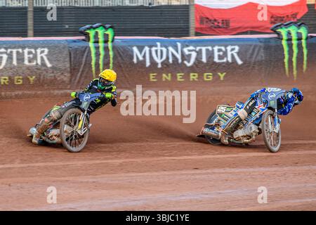 Martin Vaculik of Slovakia (yellow), Jack Holder of Australia (blue ...