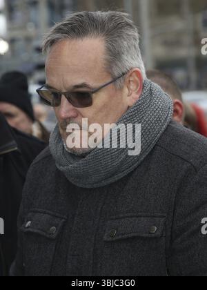 21 December 2024, Saxony-Anhalt, Magdeburg: Reiner Haseloff (l-r, CDU ...