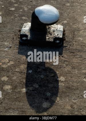 Mooring post by Abingdon Lock and Weir over the Thames. These scenic ...