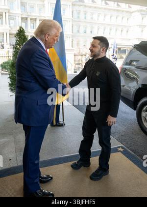 Ukrainian President Volodymyr Zelenskyy meets with European Commission ...
