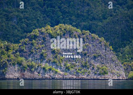 Sign for the Geosite Piaynemo, a renowned tourist destination, Raja ...
