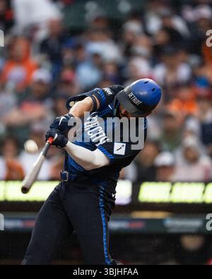 Detroit Tigers Riley Greene (31) hits a double during the fourth inning ...