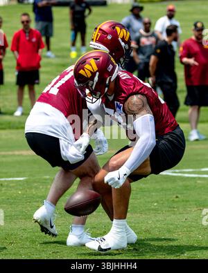 Washington Commanders linebacker Nick Bellore (57) works during the ...
