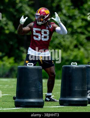 Washington Commanders linebacker Jordan Magee (58) rushes during an NFL ...