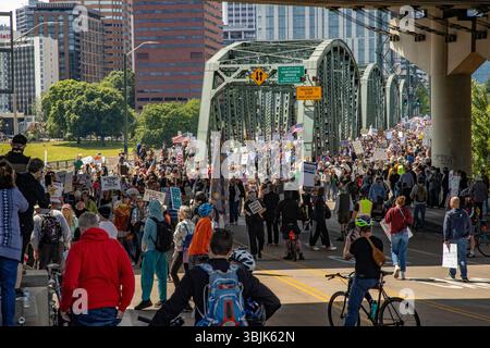 Portland, Oregon, USA. 14th June, 2025. Police at the base of the ...