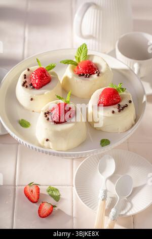 Tasty and homemade monoportion cheesecake with strawberries and glazed ...