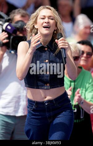Linda Hesse in the ARD TV show 'Immer wieder sonntags' at Europa-Park ...