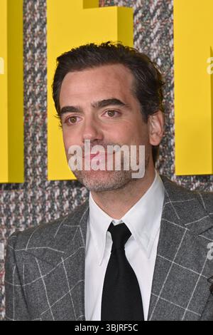 Daniel Ings on the red carpet of the premiere Knight of the seven ...
