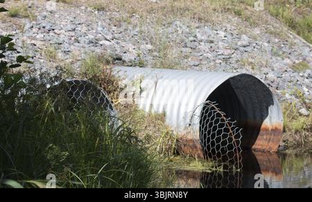 culvert and mesh that recovers the penetration of beavers and ...