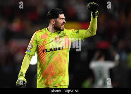 Agustin Rossi of CR Flamengo celebrates during the FIFA Club World Cup ...