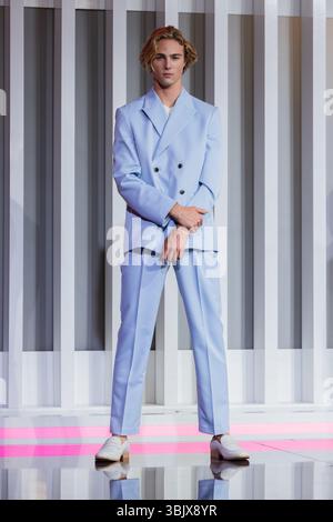 Cologne, Germany. 17th June, 2025. Moritz (19) from Berlin stands at a ...