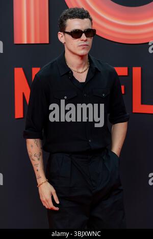 Arón Piper attended 'the red carpet for the 10th Anniversary of Netflix ...