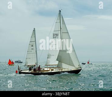 Pen Duick II: a Marconi-rigged yawl (or ketch), a sailing yacht ...