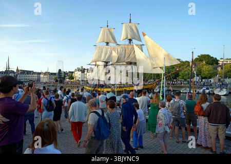 Phoenix : a brig-rigged vessel, a schooner (Denmark in 1929), Port of ...