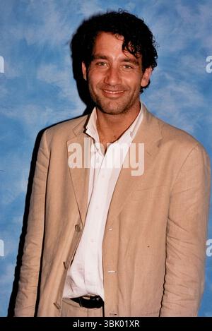 Retro celebrity portraits - Clive Owen, at a press conference event ...