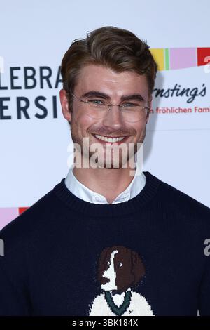 Linus Weber bei der Ernstings Family Celebrate Diversity Fashion Show ...