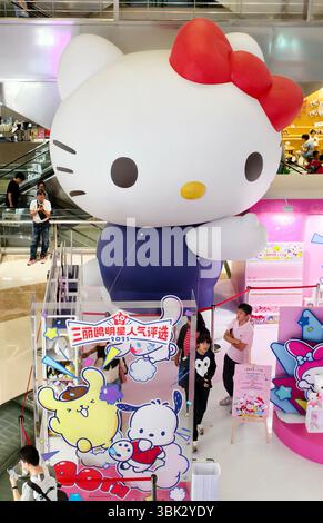 The huge Hello Kitty cartoon doll displayed in SANRIO GIFT GATE in ...