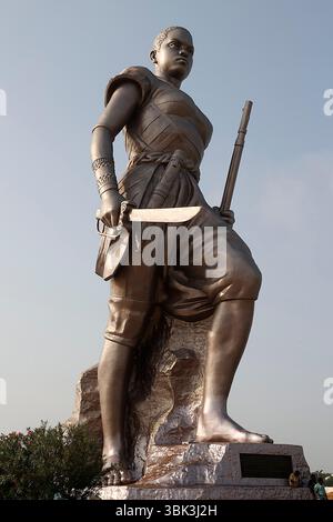 30-meter high Amazon monument in Cotonou, Benin Stock Photo - Alamy