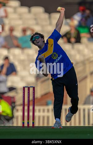 Oval, England. 30 June, 2025. Cricket fans bask in the heat at the ...