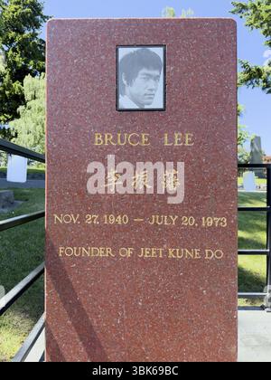 The grave of Bruce Lee at Lake View Cemetery in Seattle, Washington ...