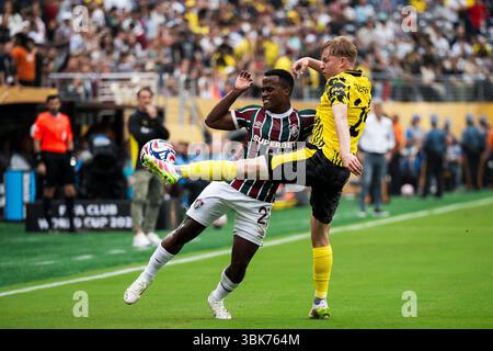 Daniel Svensson of Borussia Dortmund competes for the ball with Erick ...