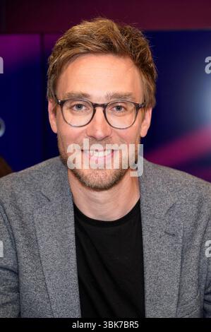 Veit Medick in der ARD-Talkshow maischberger im Studio Berlin Adlershof ...