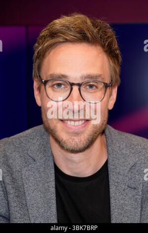 Veit Medick in der ARD-Talkshow maischberger im Studio Berlin Adlershof ...