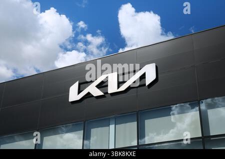 KIA Car Dealership Exterior Sign Stock Photo - Alamy