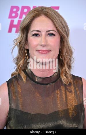 Amanda Harvey bei der Premiere des Kinofilms Bride Hard im DGA Theater ...