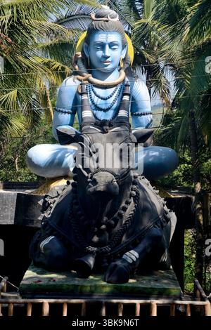 Idol of Lord Shiva with Lord Nandi, Siddhagiri Gramjivan Museum (Kaneri ...