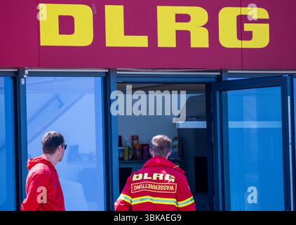 Prerow, Germany. 13th June, 2025. Lifeguards from the German Life ...