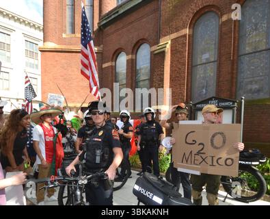 Raleigh Police protest two counter protesters at the No Kings Rally in ...