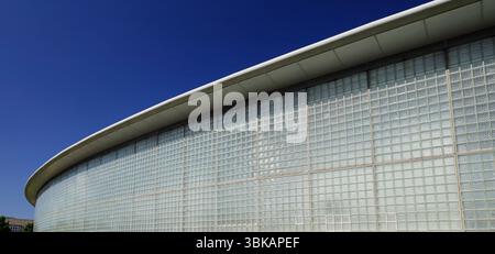 Side view of Capitol Centre glass outer wall, Cardiff Bay. Taken May ...