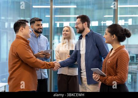 handshake members of the business team at the meeting Stock Photo - Alamy