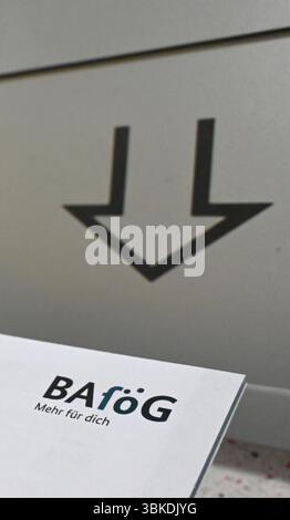 Leipzig, Germany. 19th June, 2025. A BAföG application form for ...