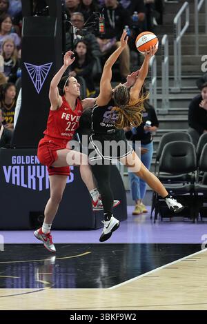 Golden State Valkyries guard Veronica Burton (22) grabs the rebound ...