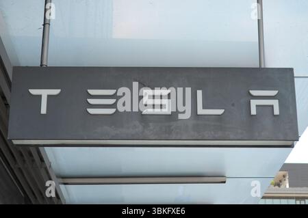 A Tesla showroom is seen in Manhattan, New York City. (Photo by Jimin ...