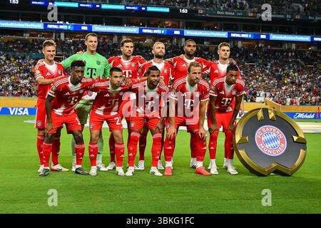 Die Mannschaft von Bayern Muenchen mit Jonathan Tah, Minjae Kim, Manuel ...