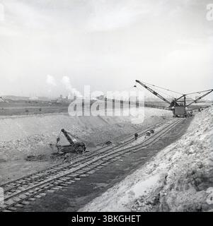 1950s, historical, ironstone mining, Corby, Northants, England, UK ...