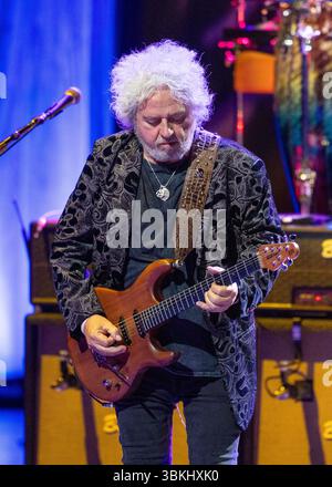 HOLLYWOOD, FL-JUNE 20: (L-R) Steve Luthaker, Warren Ham perform with ...