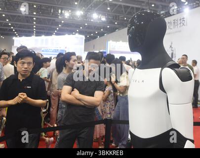 Audience watched Tesla's humanoid robot "Optimus Prime" at the 2025 ...