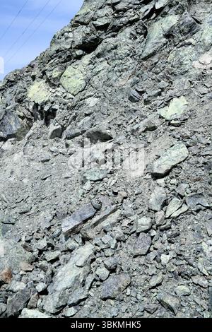 Serpentinite is a metamorphic rock composed mainly of serpentine ...