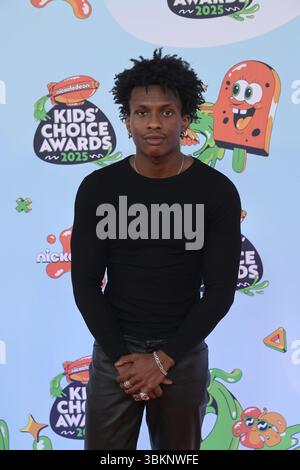 Israel Johnson attends the 2025 Nickelodeon Kids' Choice Awards at ...
