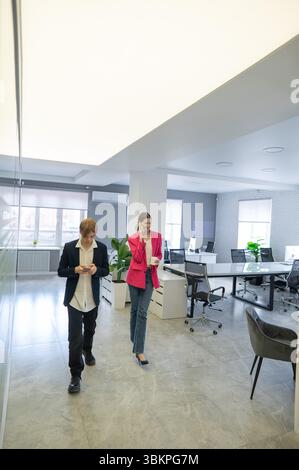 Colleagues use smartphones during breaks at work Stock Photo - Alamy